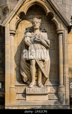 King Harold II statue at Waltham Abbey Church, Essex Stock Photo - Alamy