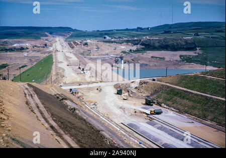SCAMMONDEN DAM AND M62 MOTORWAY YORKSHIRE ENGLAND Stock Photo - Alamy
