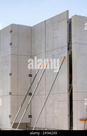 Tilt-up, tilt-wall or tilt-slab walls supported with braces or rods ...