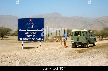 Road between Oman and United Arab Emirates border, Khasab, Mussandam ...