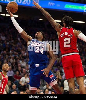 Sacramento Kings guard Buddy Hield (24) inbounds a ball during the ...