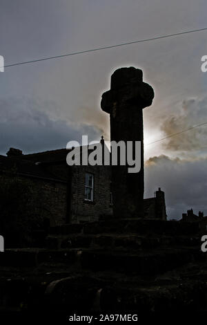 The ancient market cross, dating from 1674, in Carperby, Leyburn ...