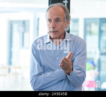 Chief Scientist Dr Alan Finkel speaks at the National Press Club in ...