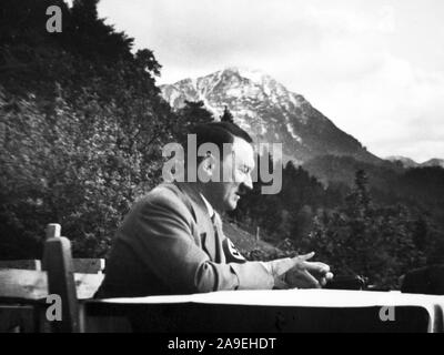 Eva Braun Collection (dvadvadaset) - Adolf Hitler petting Eva Braun's ...