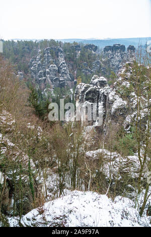Winter view from the Bastei bridge into the Wehlgrund with Neurathener ...
