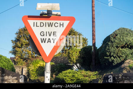 Ildiwich, Give Way road sign in Welsh and English, Wales UK Stock Photo ...
