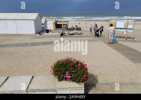 Beach, Soulac-sur-Mer, Medoc Atlantique, France Stock Photo - Alamy