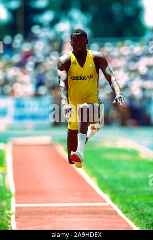 Al Joyner (USA) competing at the 1987 IAAF World Indoor Championships ...