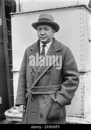 Notre Dame football coach Knute Rockne is shown relaxing at Miami Beach ...
