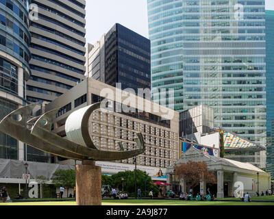 RAFFLES PLACE, SINGAPORE - 15 MAR 2019 - Sculpture "Momentum" by David ...