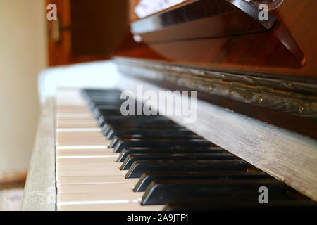 Upright piano, side view Stock Photo - Alamy