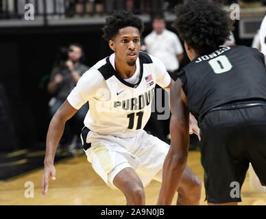 Purdue guard Isaiah Thompson (11) plays against Northwestern during the ...