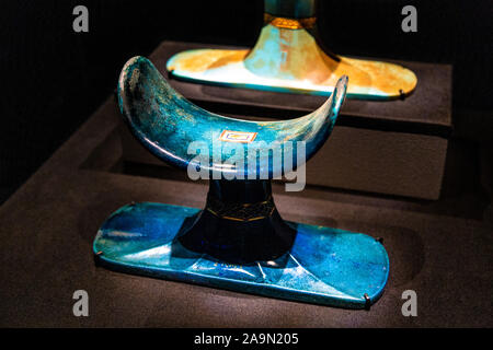 Ancient Egyptian headrest Stock Photo - Alamy