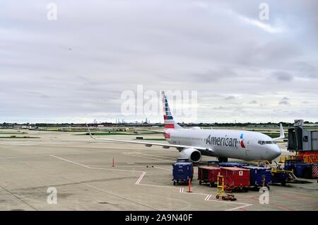 Chicago, Illinois - An American Airlines jet prepares to leave O'Hare ...