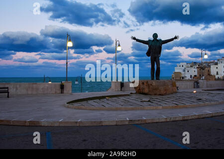 Italy Apulia Polignano a Mare Domenico Modugno Statue Stock Photo - Alamy