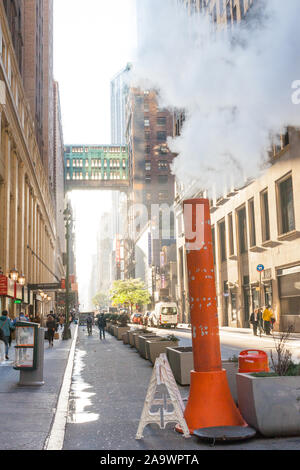 new york city - gimbels skybridge Stock Photo - Alamy