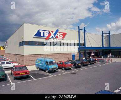 1990 Texas DIY store, Farnham, SE England, UK Stock Photo - Alamy