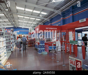 1990 Texas DIY store, Farnham, SE England, UK Stock Photo - Alamy