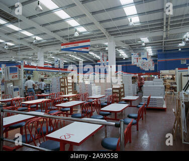 1990 Texas DIY store, Farnham, SE England, UK Stock Photo - Alamy