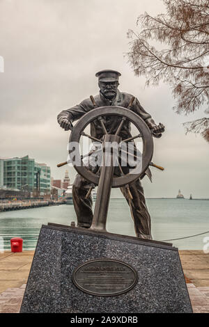 Captain on the Helm Statue / Chicago Navy Pier Stock Photo - Alamy