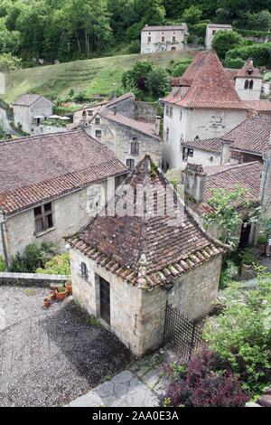 France, Lot, Cahors, old houses in the Daurade district Stock Photo - Alamy
