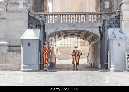 A member of the Pontifical Swiss Guard with halberd in Portone di ...