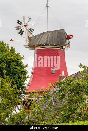 Greetsiel twin windmills, smock mills, Greetsiel, Krummhörn, East ...