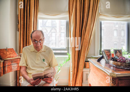 former Jewish refugee, CIA official and wine merchant Peter Sichel at ...