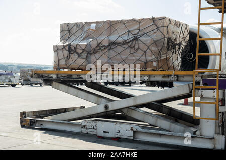 Loading platform of air freight to the aircraft Stock Photo - Alamy