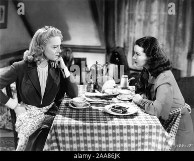 VIVIEN LEIGH as Myra Director MERVYN LeROY and ROBERT TAYLOR as Roy ...