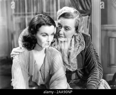 VIVIEN LEIGH as Myra Director MERVYN LeROY and ROBERT TAYLOR as Roy ...