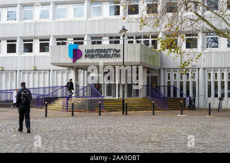 Students entering King Henry building a part of University of ...