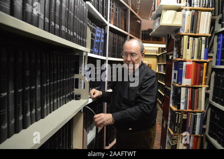 gerd heidemann in seinem archiv in hamburg Stock Photo - Alamy