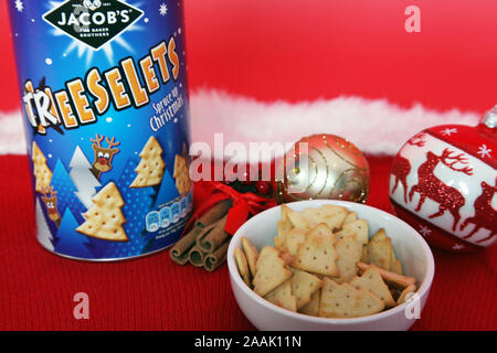 Jacobs Treeselets 2019 edition, Christmas Tree shaped crisps / crackers ...