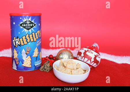 Jacobs Treeselets 2019 edition, Christmas Tree shaped crisps / crackers ...