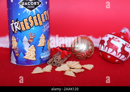 Jacobs Treeselets 2019 edition, Christmas Tree shaped crisps / crackers ...