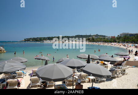 France, Alpes Maritimes, Antibes, Ponteil beach and the old town in the ...