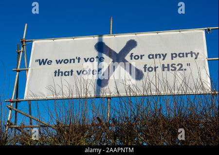 Anti-HS2 sign on the A413 at Amersham Stock Photo - Alamy