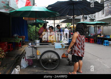 Thai street food in Phi-Phi island, Thailand Stock Photo - Alamy