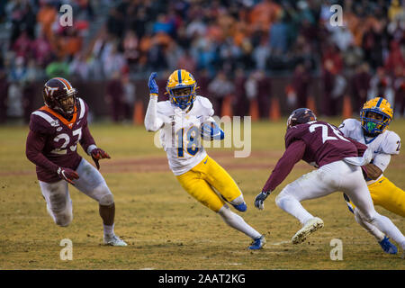 Pittsburgh wide receiver Shocky Jacques-Louis (18) plays against ...