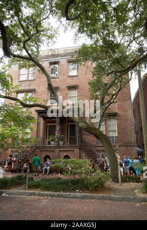 Mrs. Wilkes' Dining Room, the Wilkes House restaurant, Savannah ...