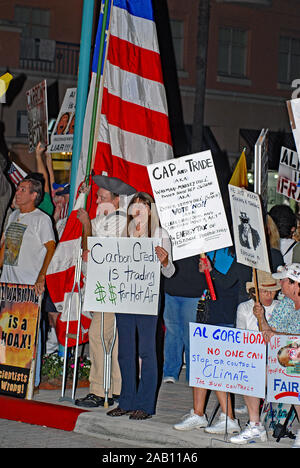 Boca Raton, Florida, USA, 14th November, 2009. Crowd of about 200 ...
