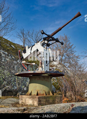 The Bofors anti-aircraft gun designed by the Swedish firm Bofors was a ...