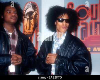 Layzie Bone of "Bone Thugs N' Harmony" proposes to fiance Felicia ...