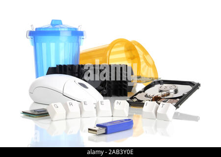 Maus, Computerbauteile und Mülltonnen |Mouse, computer parts and trash ...