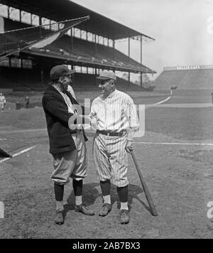 Vintage baseball photos in 1920s - Baseball players riding an elephant ...