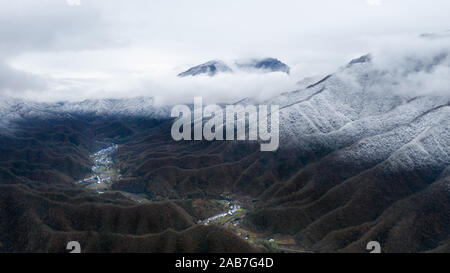 Daba mountain, China. 26th November, 2019. snow on Daba mountain ...