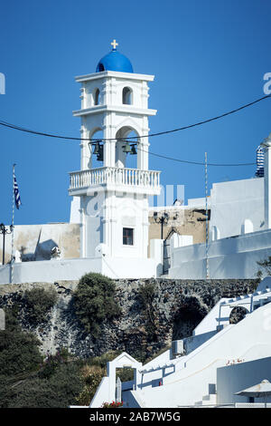 Eine schoene Kirche auf der Insel Santorini in Griechenland Stock Photo ...