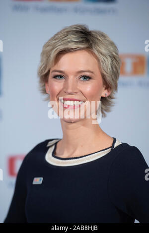 Verena FELS, presenter, Portrait, portrait, portrait, cropped ...