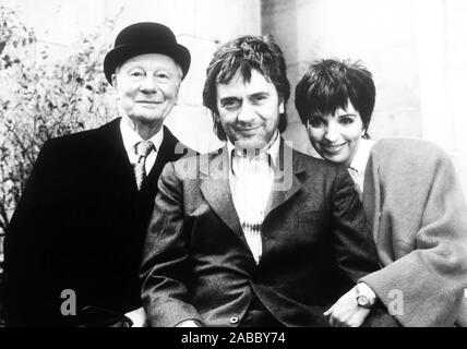 ARTHUR 2: ON THE ROCKS, from left, Dudley Moore, Liza Minnelli, 1988 ...